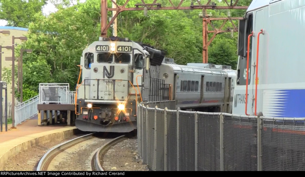 Train 807 Pulling In